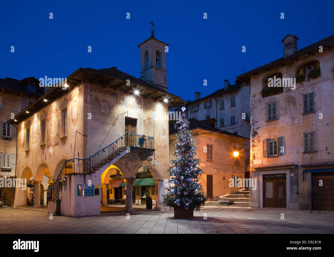 Christmas tree in town square Stock Photo - Alamy