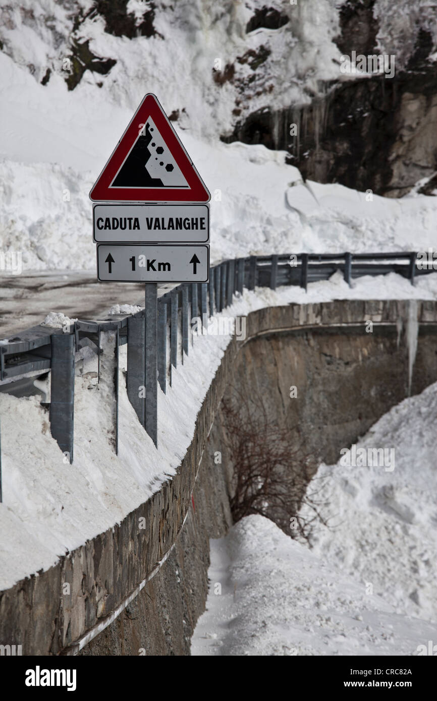 Safety hazard falling rocks hi-res stock photography and images - Alamy