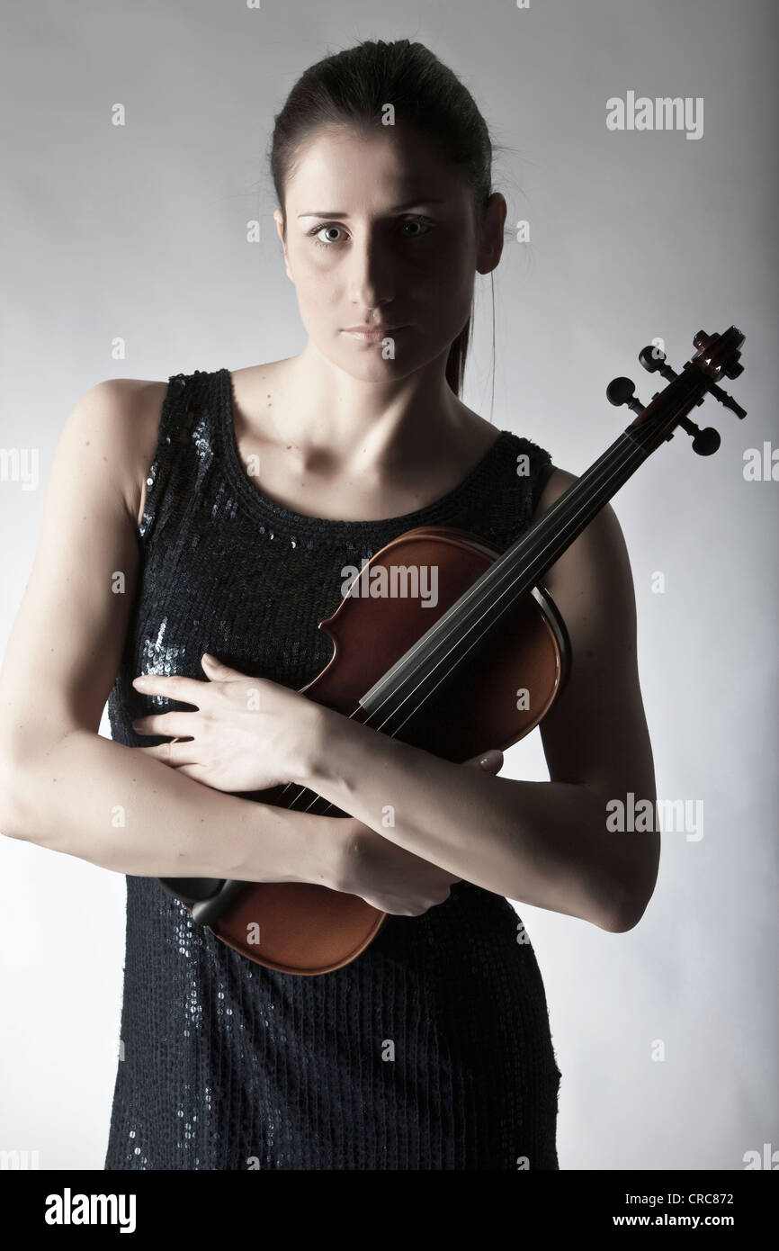 Violin europe woman hi-res stock photography and images - Alamy