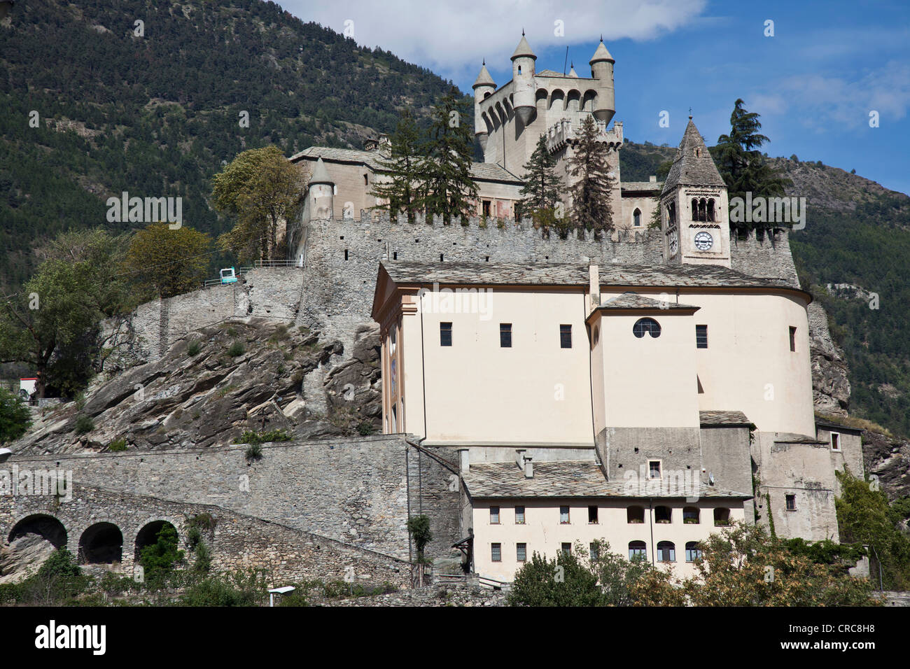 Castle built on rural hillside Stock Photo - Alamy