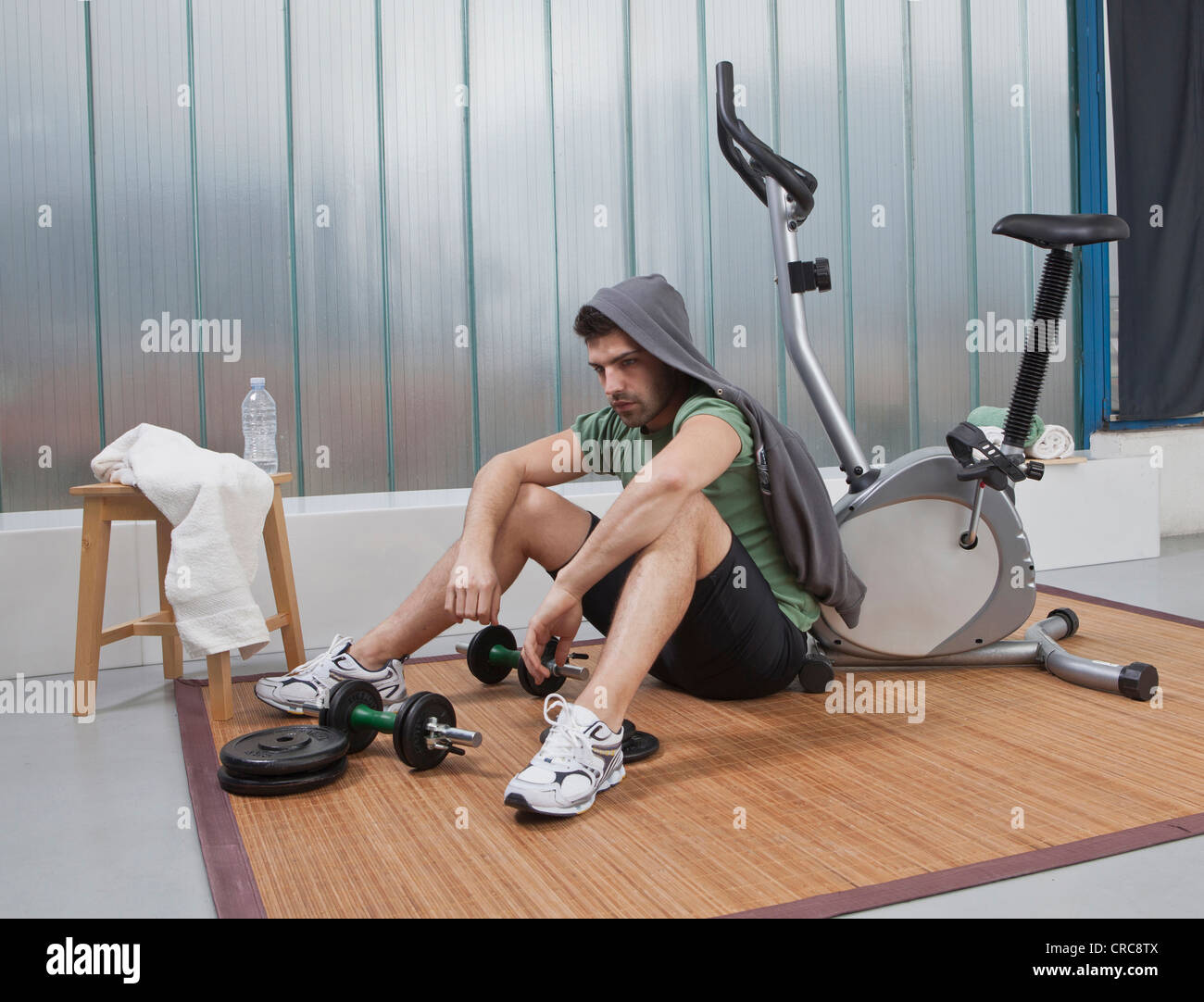 Man home exercise bottle weights hi-res stock photography and images ...