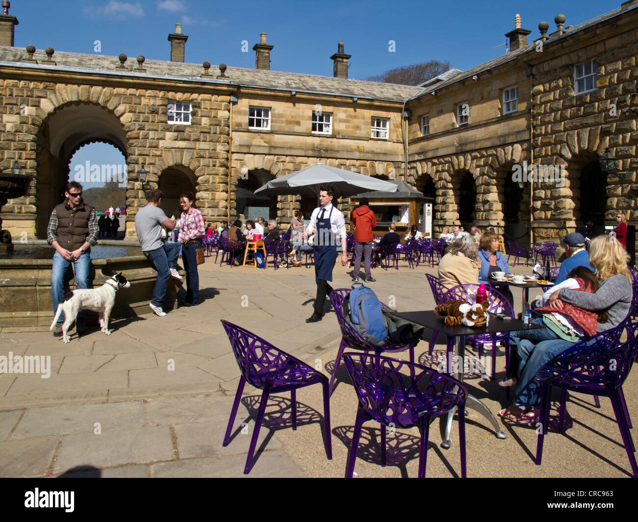 Courtyard with stables hi-res stock photography and images - Alamy