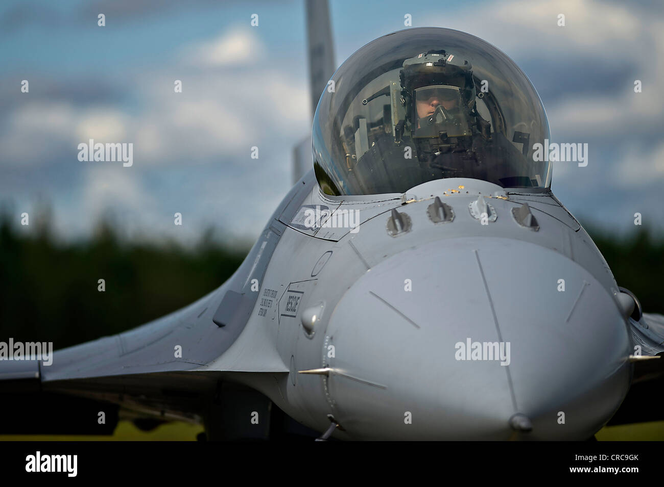 Pilot in cockpit f 16 hi-res stock photography and images - Alamy