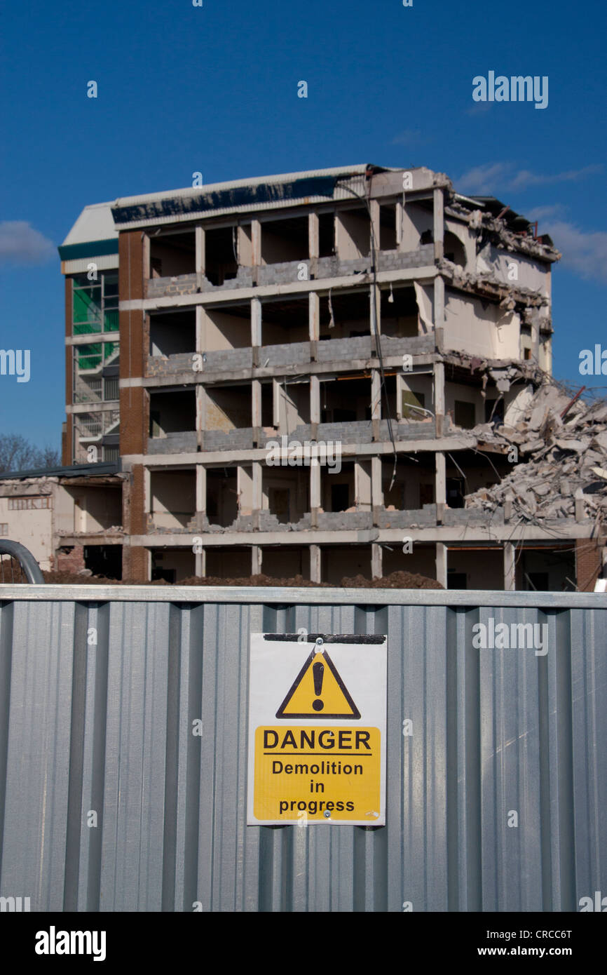 Demolition sign hi-res stock photography and images - Alamy