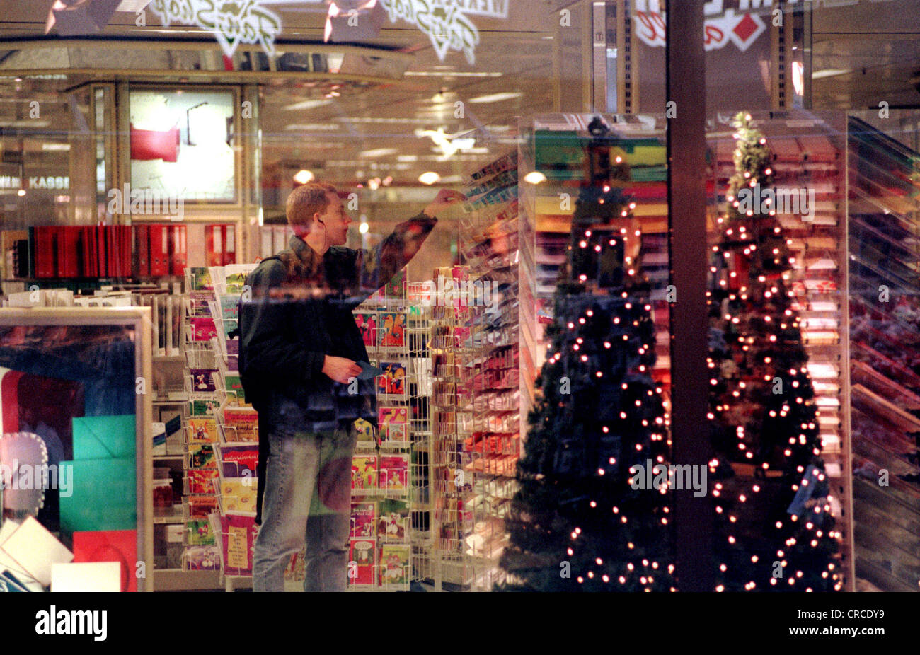 Bremen, festively decorated shop-windows Stock Photo - Alamy