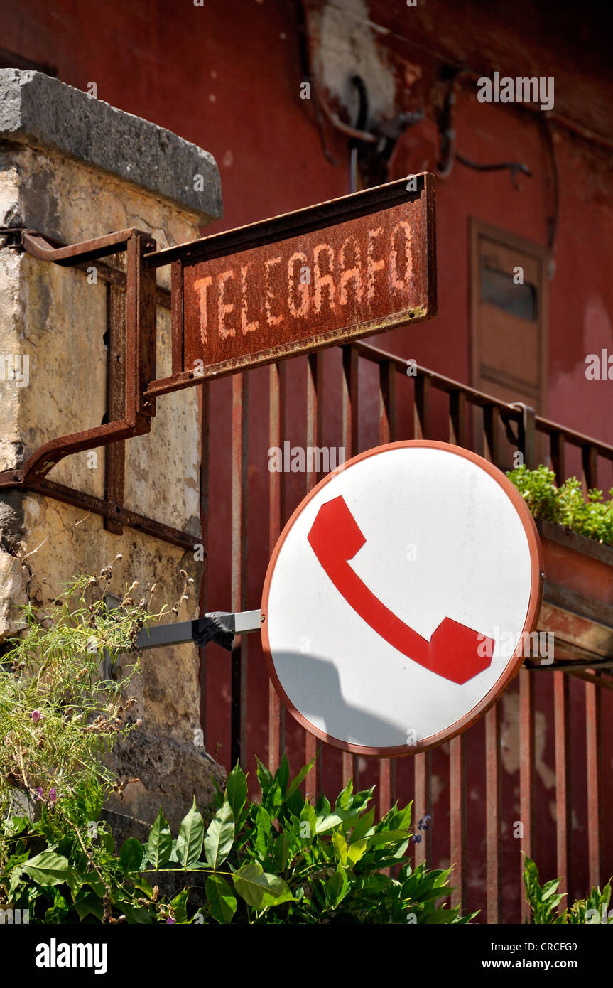Public telephone sign hi-res stock photography and images - Alamy