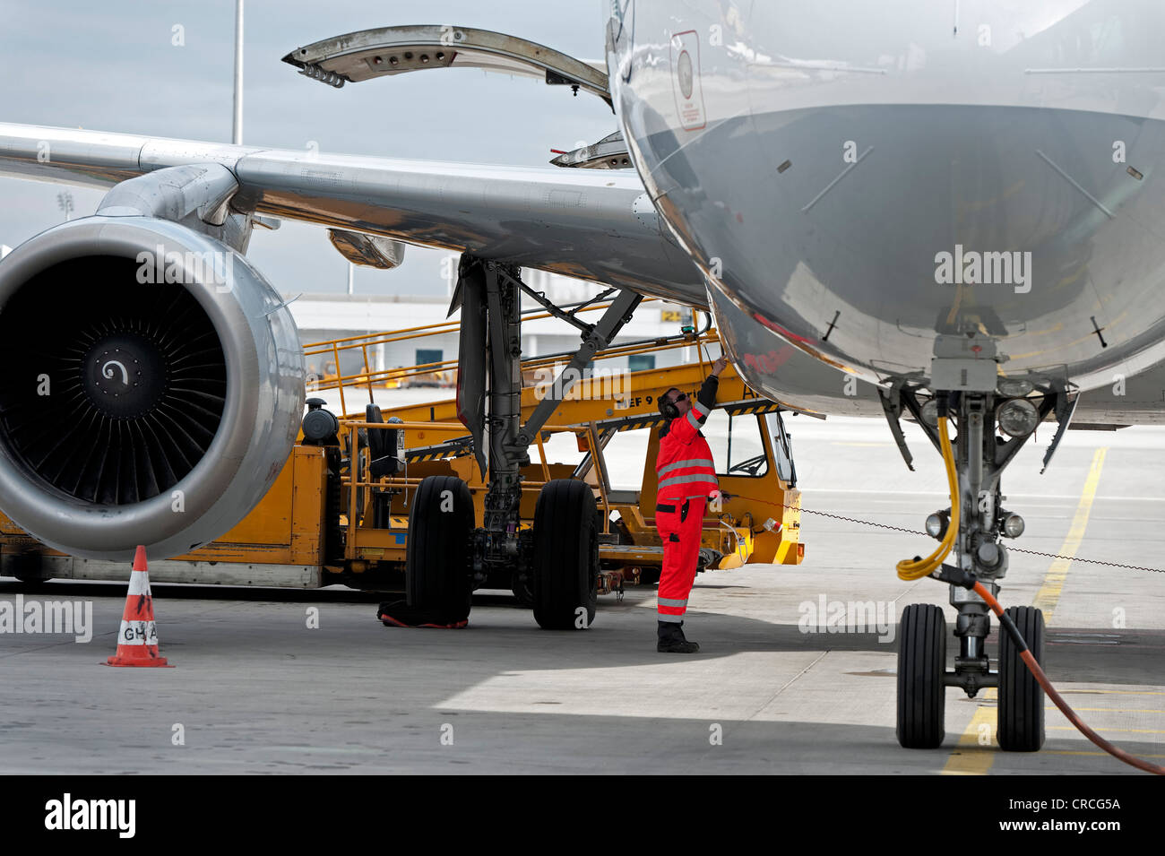 Ground personnel hi-res stock photography and images - Alamy