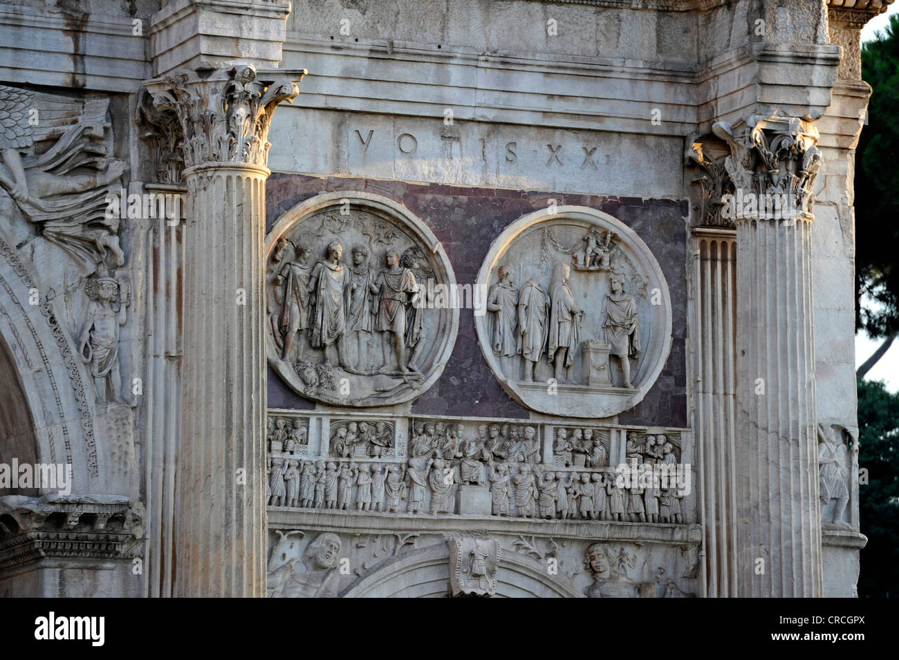 Relief tondi and relief frieze on the Arch of Constantine, Piazza del ...