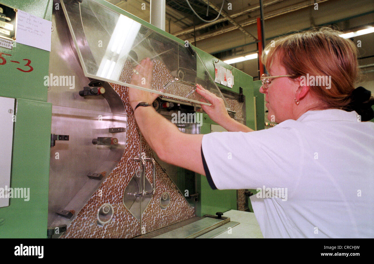 Cigarette Production Manufacturing High Resolution Stock Photography ...