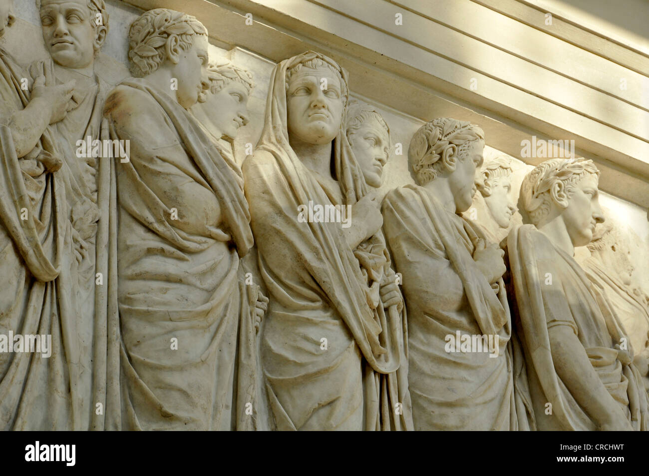 Frieze roman family hi-res stock photography and images - Alamy