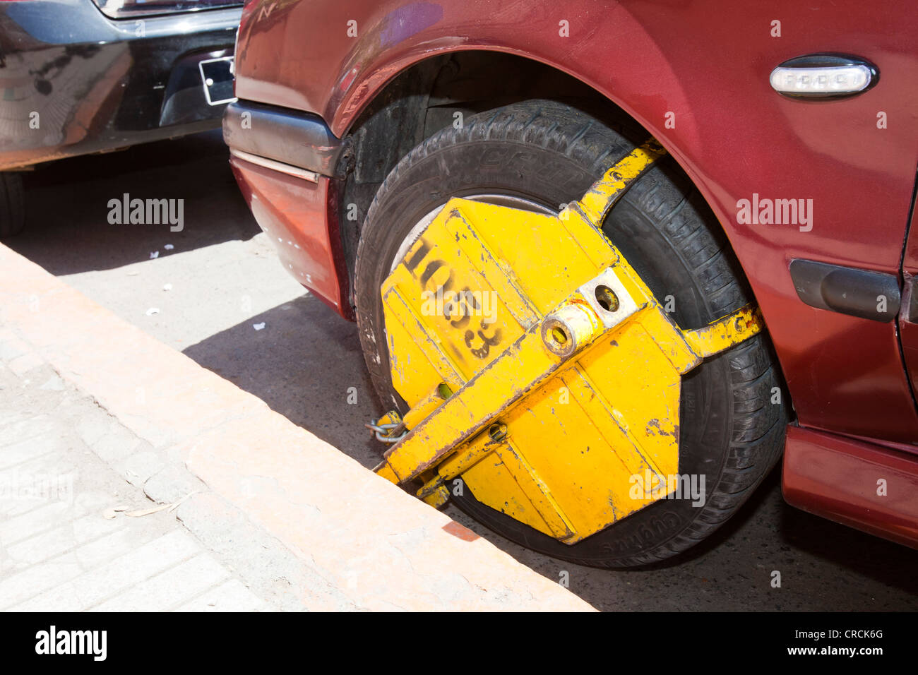 Clamped hi-res stock photography and images - Alamy