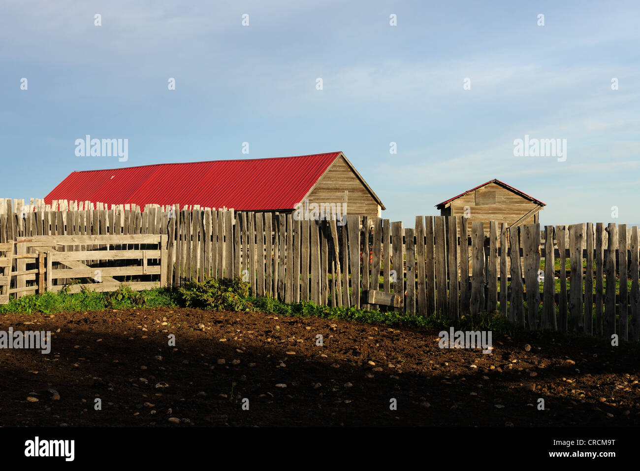 Wooden barns hi-res stock photography and images - Alamy