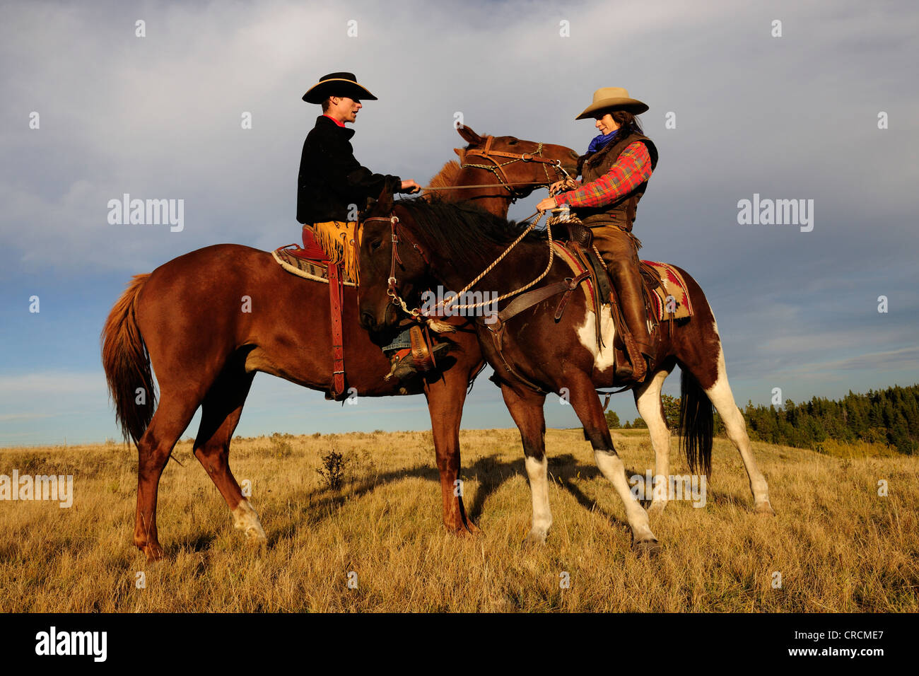 Two cowboys riding horses hi-res stock photography and images - Alamy