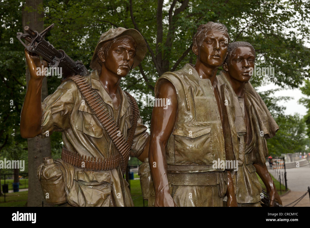 Vietnam Memorial of three soldiers looking towards the wall Stock Photo ...