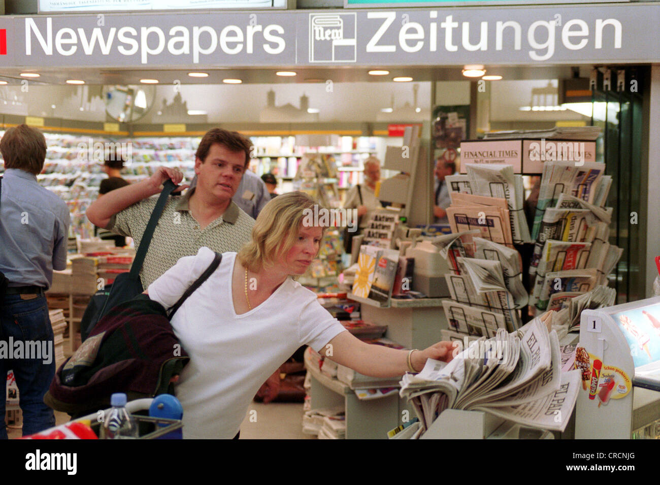 Man newsagent hi-res stock photography and images - Alamy
