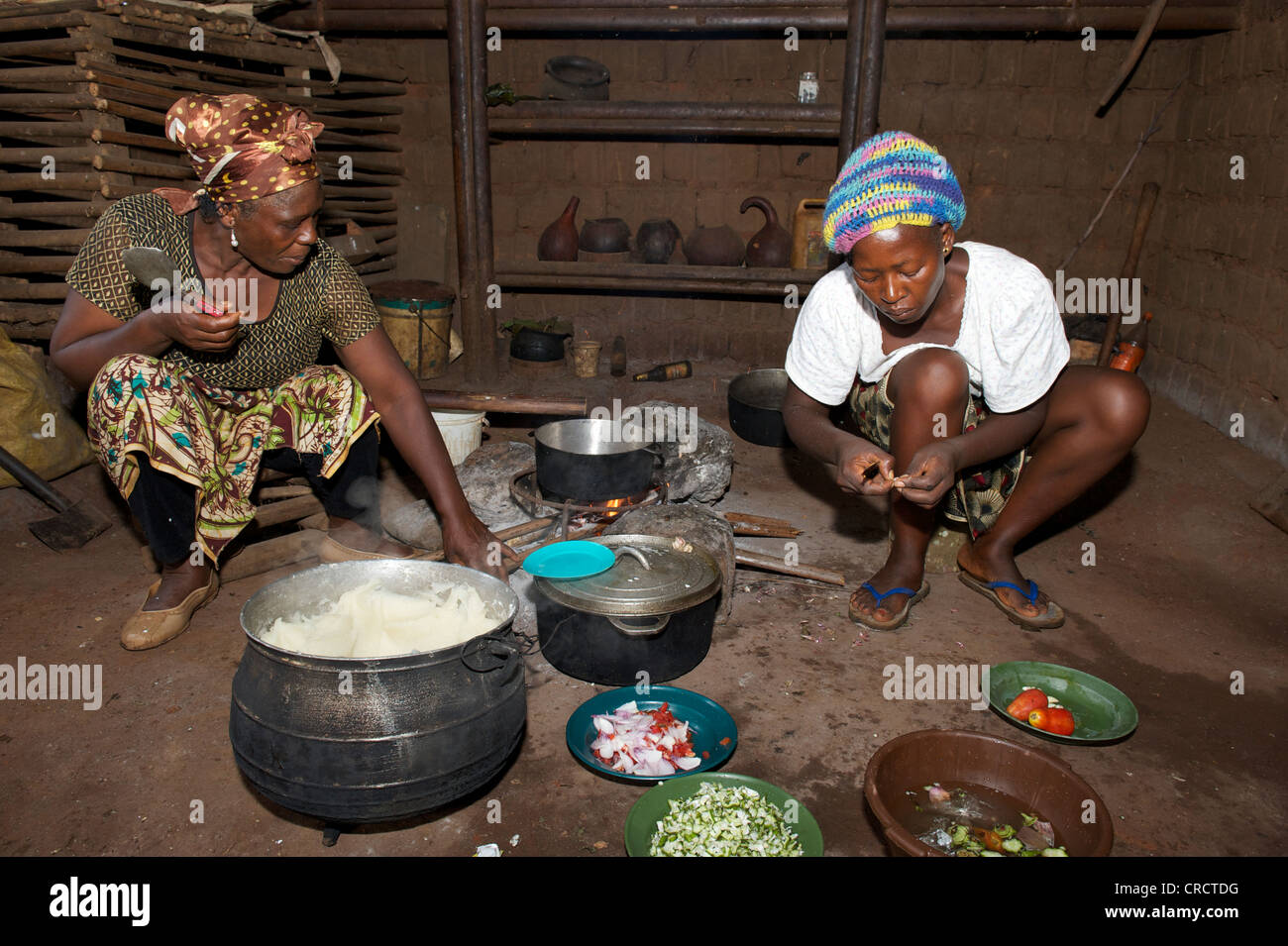 Women cooking on a kitchen, Bamenda, Cameroon, Africa Stock Photo - Alamy