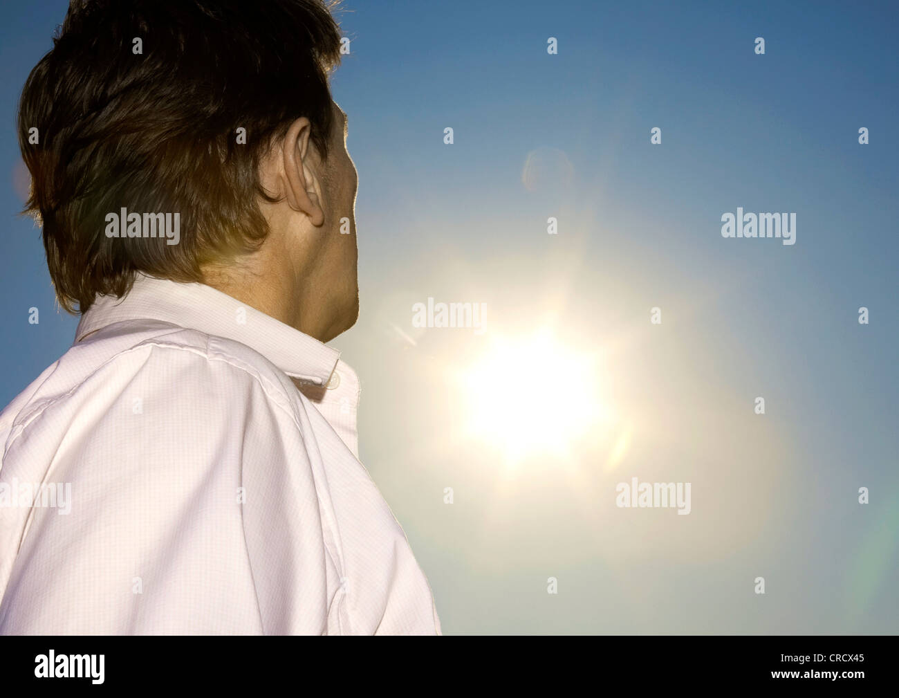 Man outdoors looking to the sun Stock Photo - Alamy