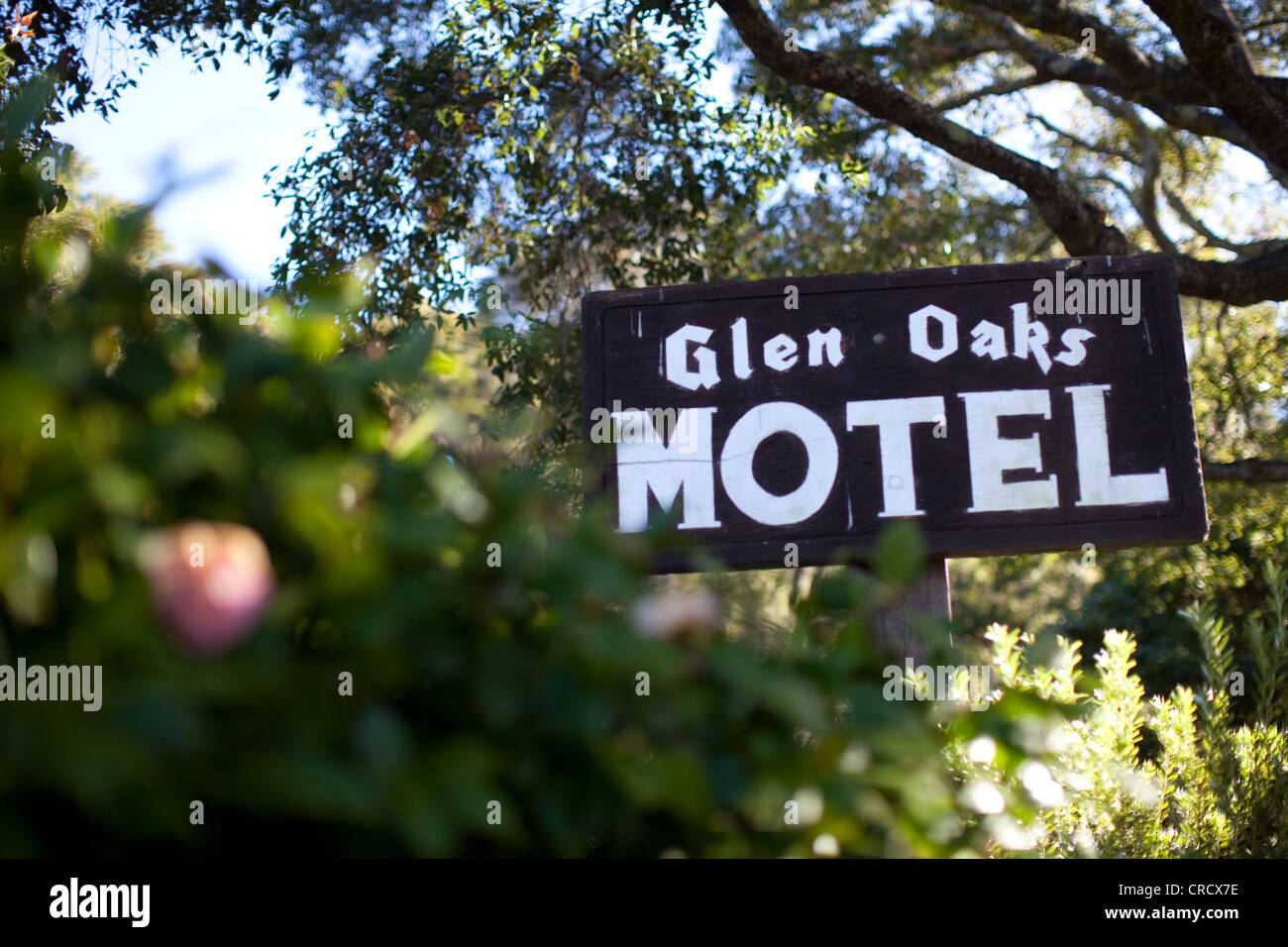 The Glen Oaks Motel is a classic, calm hideaway in Big Sur Stock Photo ...