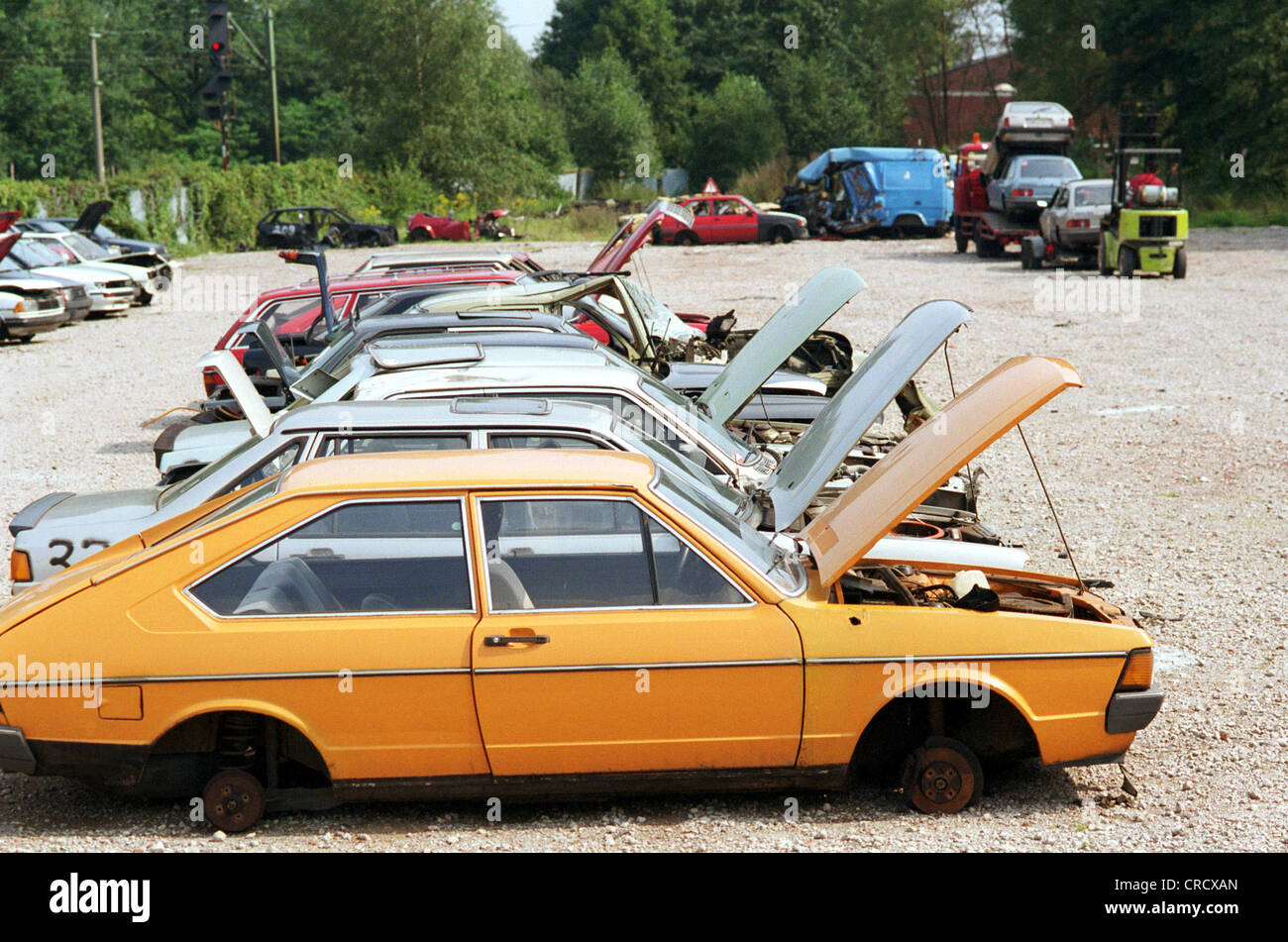 Auto recycling operation hi-res stock photography and images - Alamy