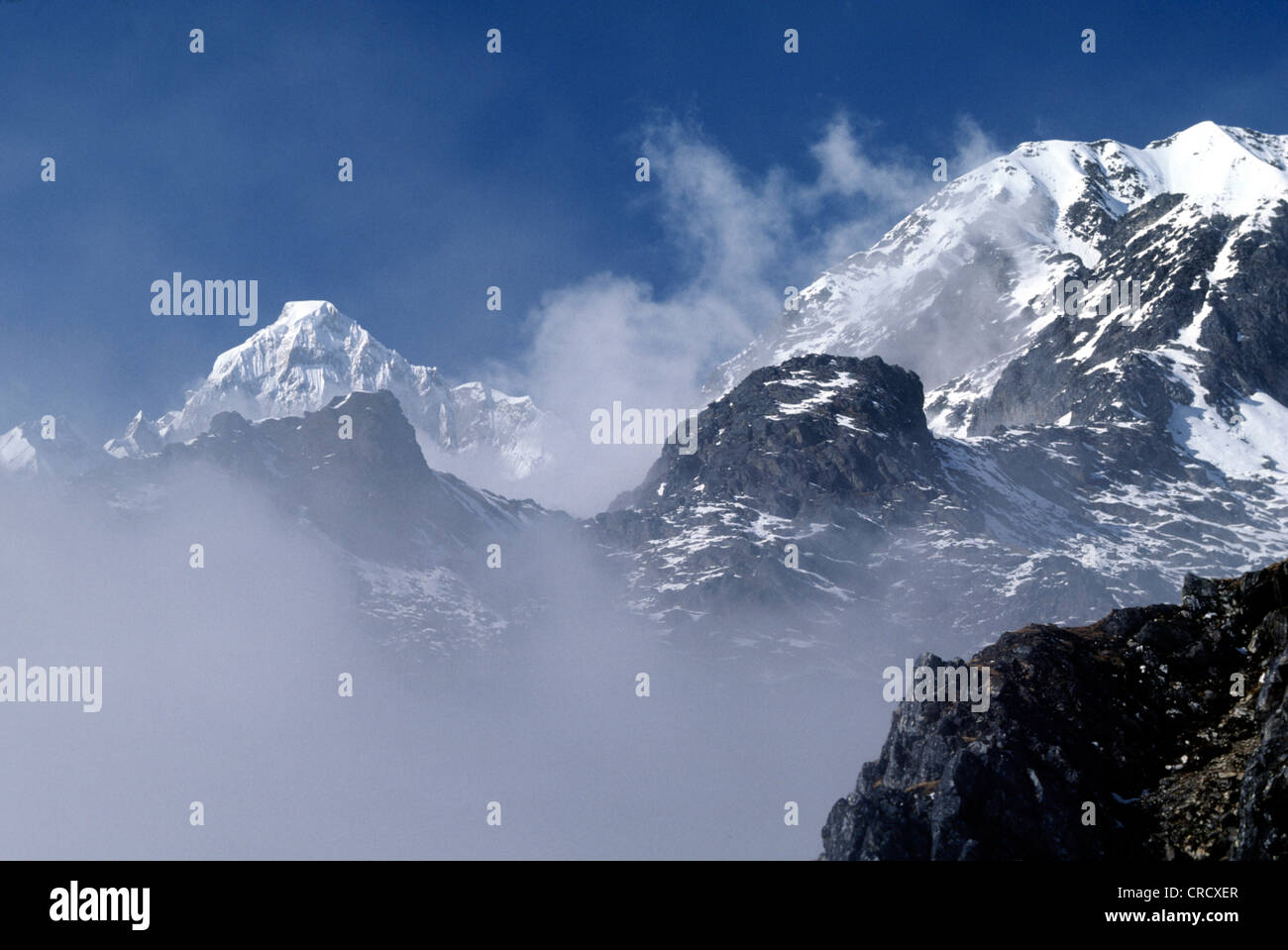 Peak in the ganesh himal hi-res stock photography and images - Alamy