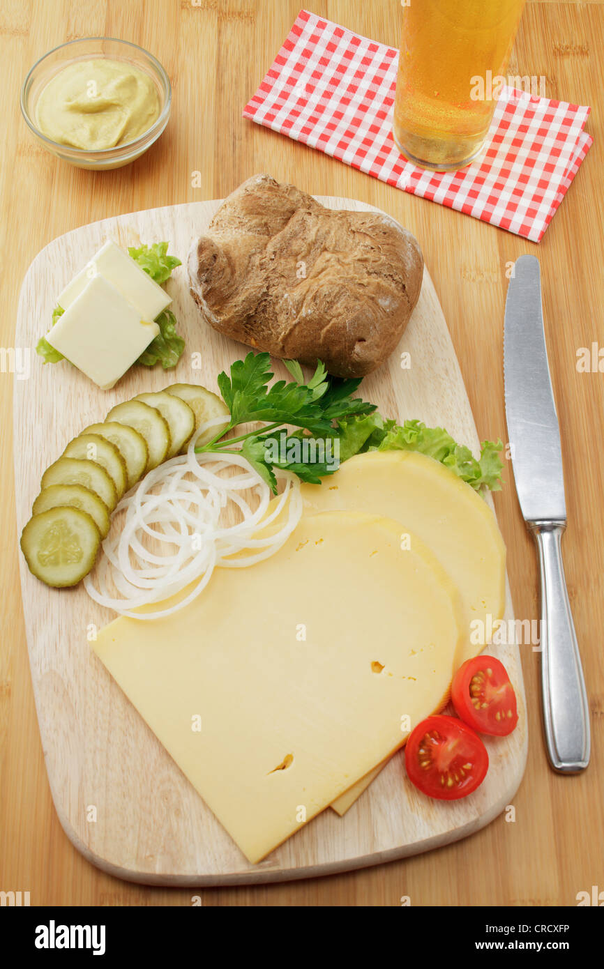 Cologne specialty Halver Hahn, rye bread with medium-aged Gouda cheese ...