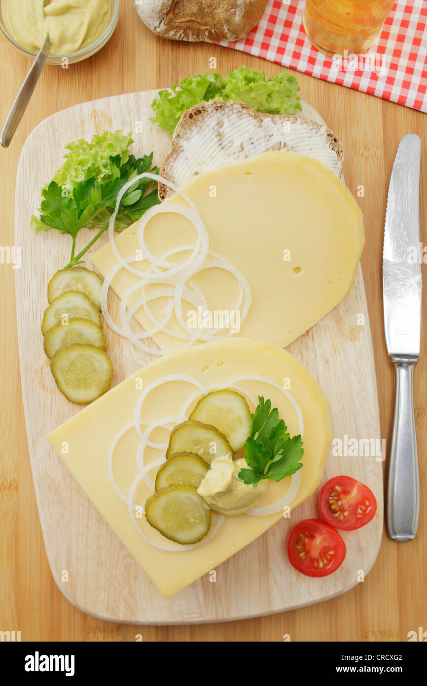 Cologne specialty Halver Hahn, rye bread with medium-aged Gouda cheese ...