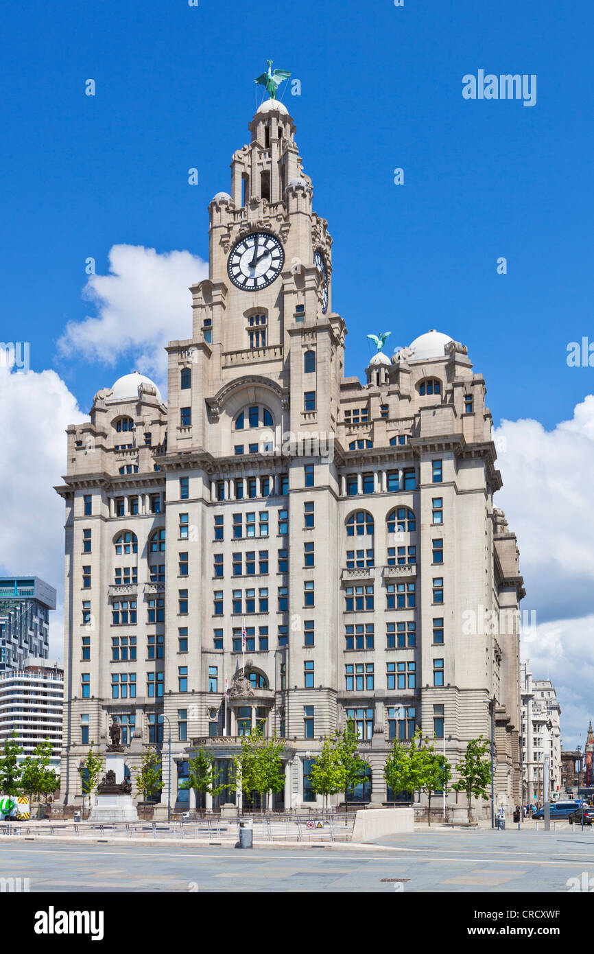 Liverpool liver building waterfront hi-res stock photography and images ...
