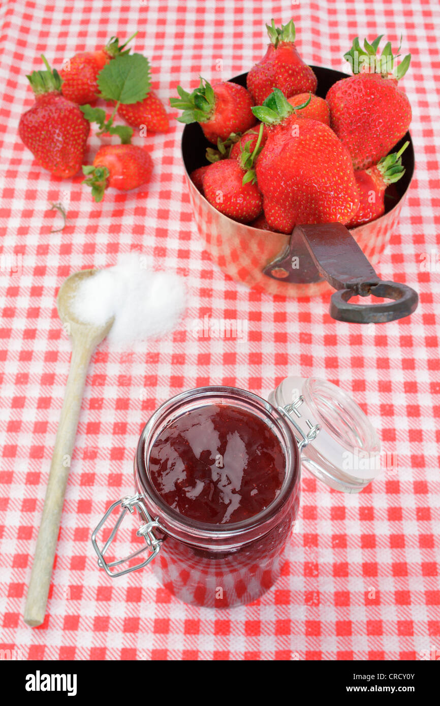 Strawberry jam photos hi-res stock photography and images - Alamy