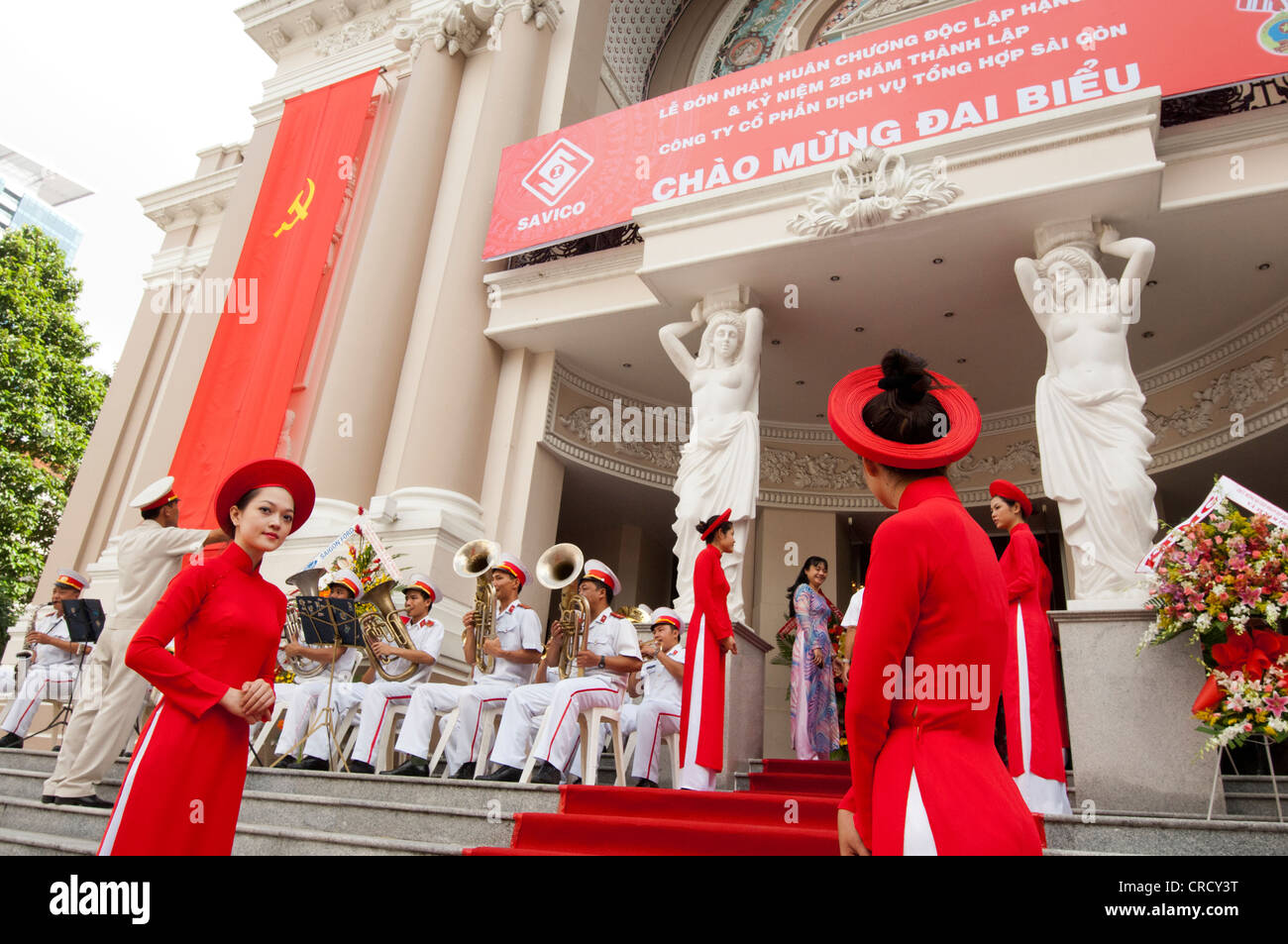 Vietnamese theater saigon opera hi-res stock photography and images - Alamy