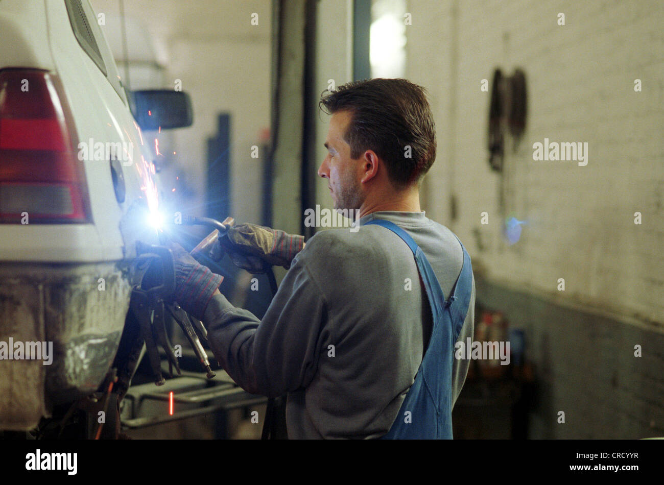 Auto repair shop, car mechanic at work Stock Photo - Alamy
