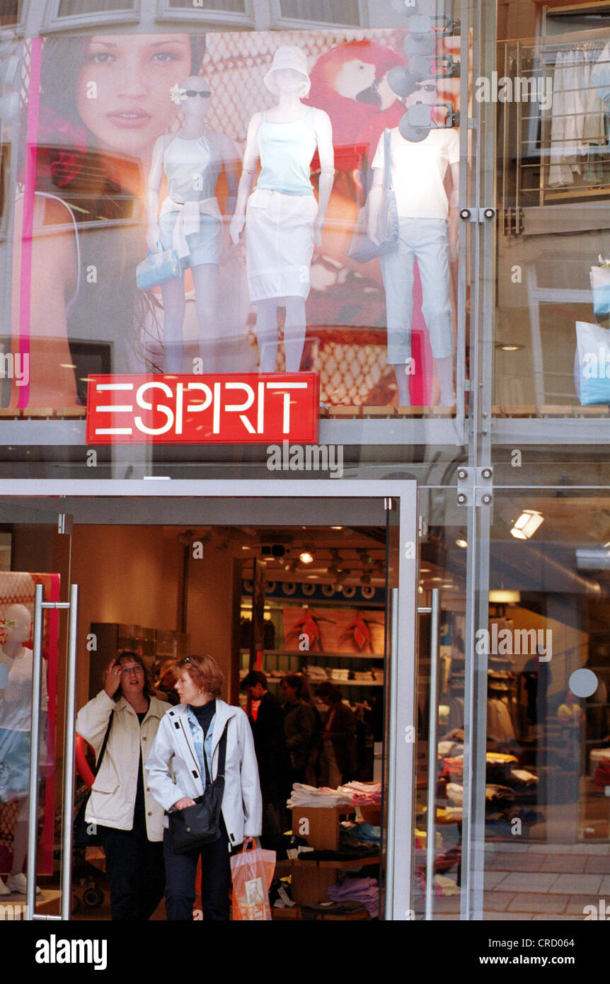 Shop window with mannequins in Swimwear Stock Photo - Alamy