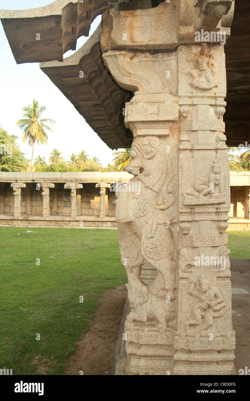 Stone columns and shrines hi-res stock photography and images - Alamy