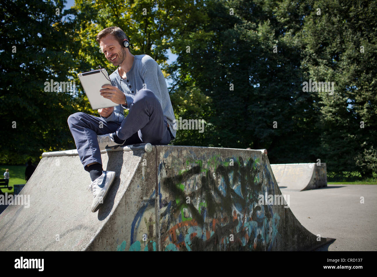 Man with ipad outdoors Stock Photo - Alamy