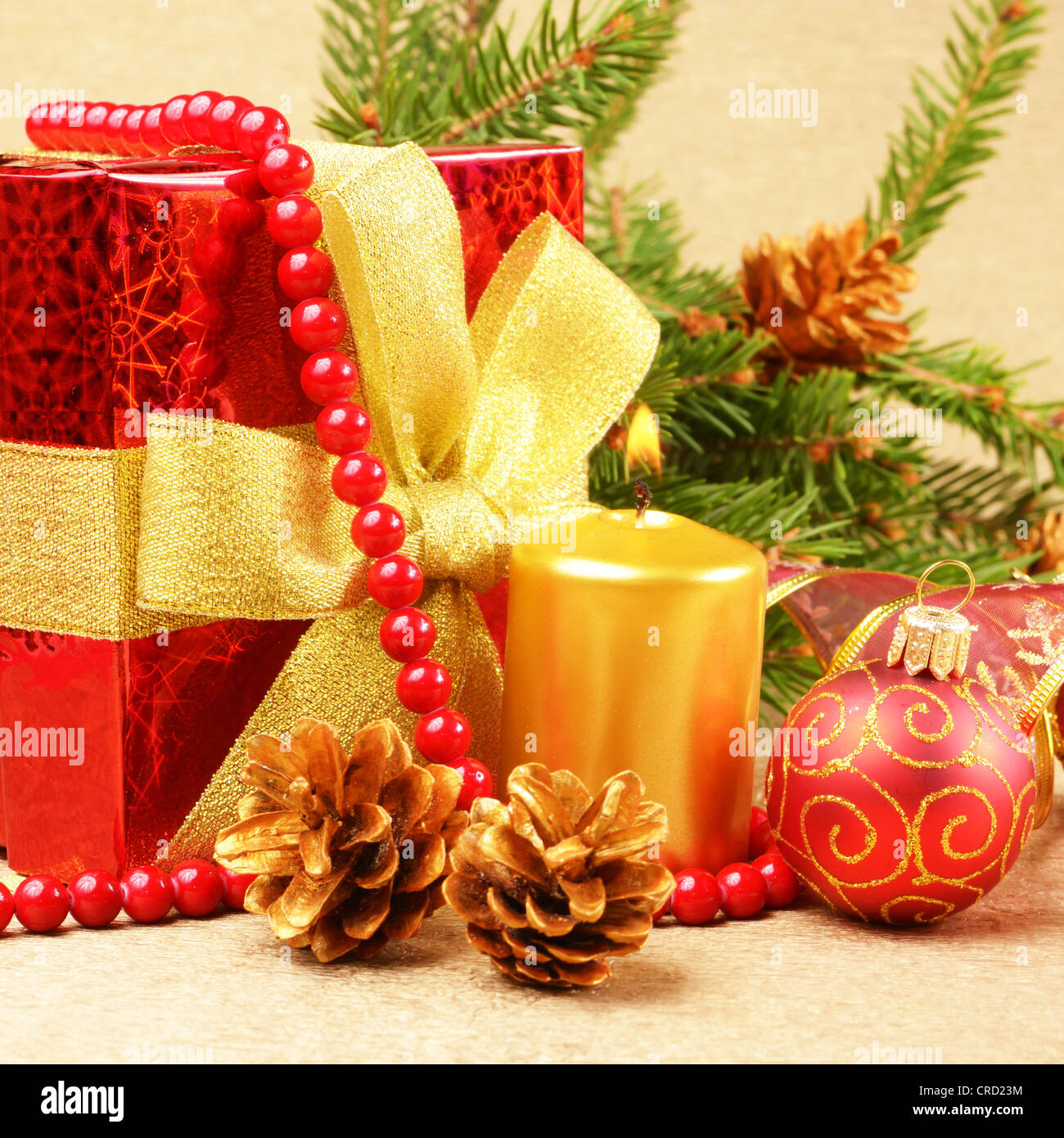Golden christmas gift box hi-res stock photography and images - Alamy