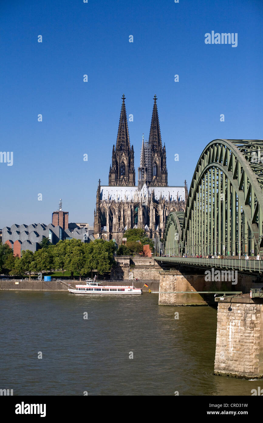 Cologne Cathedral and Hohenzollernbruecke bridge, Cologne, North Rhine ...