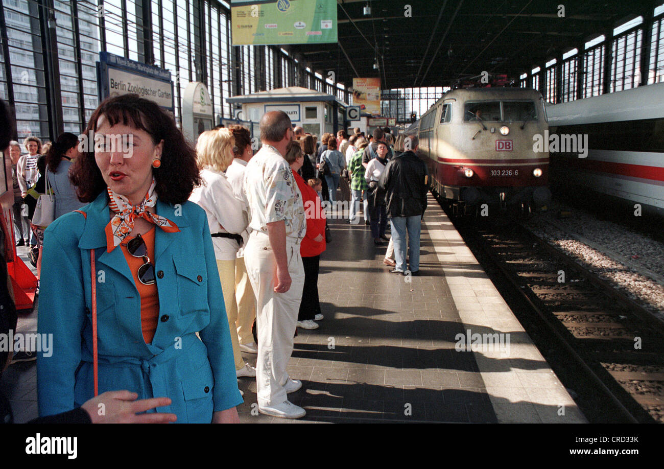 Berlin Zoo Station, travelers on the platform Stock Photo - Alamy