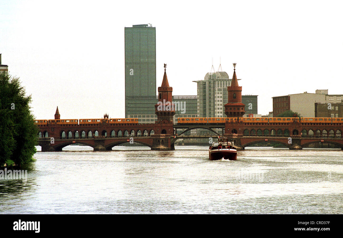 Spree, Oberbaumbruecke, Treptowers Stock Photo - Alamy