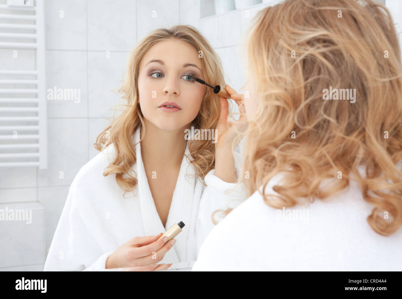 Young woman making up Stock Photo - Alamy