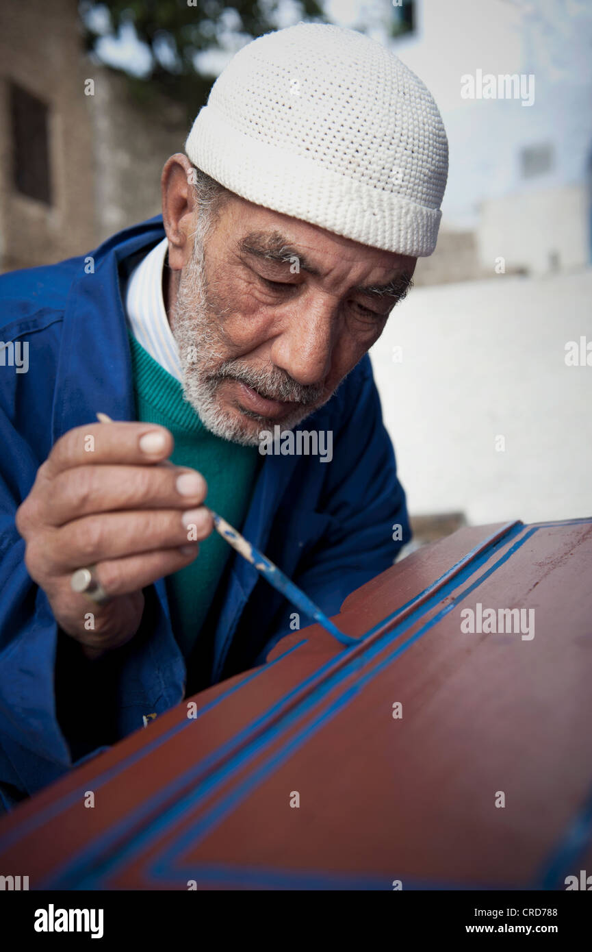 man hand painting handmade crafts, Chefchaouen, Morocco Stock Photo - Alamy