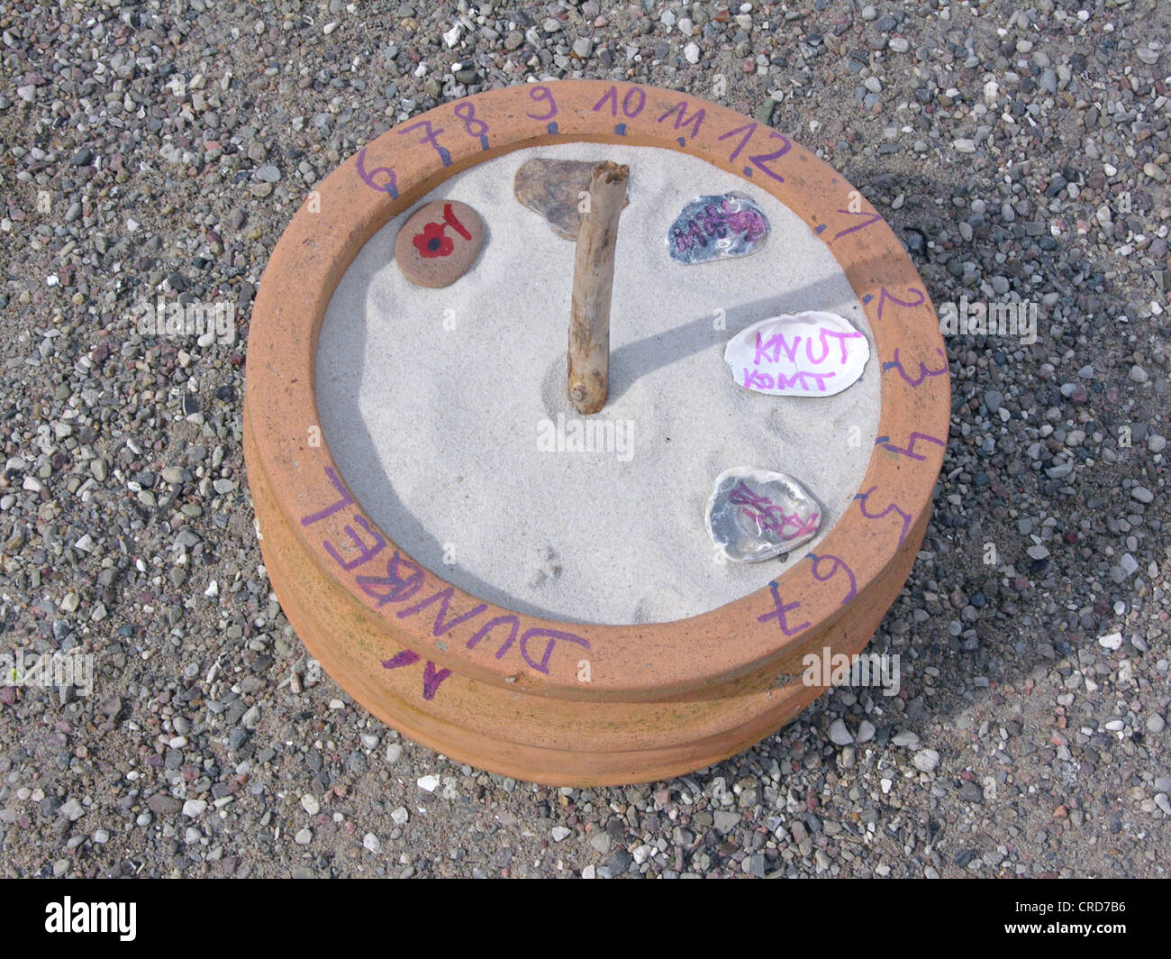 Sundials for kids hi-res stock photography and images - Alamy
