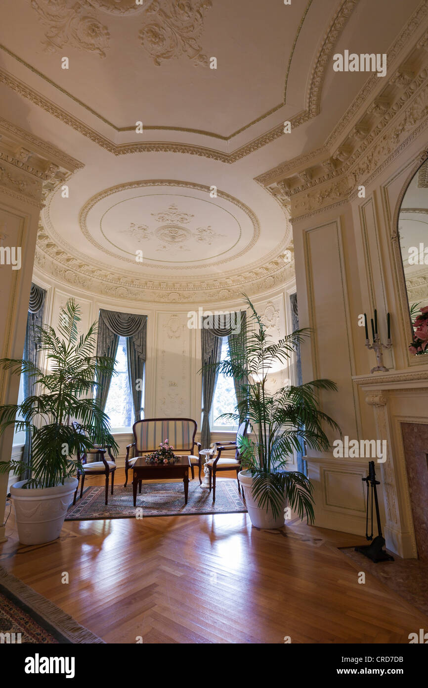 Floors castle interior hi-res stock photography and images - Alamy