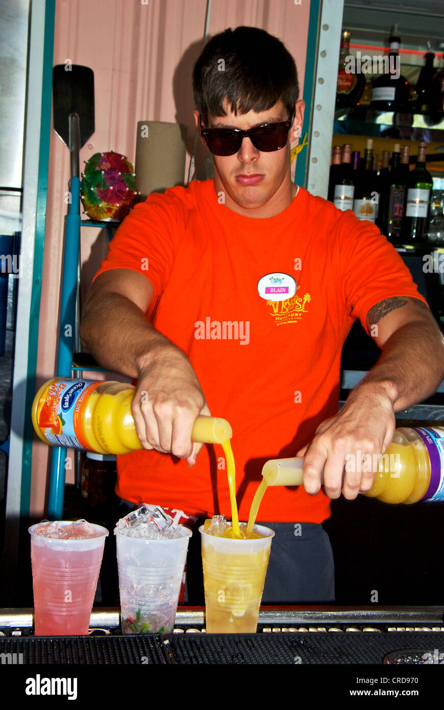 Plastic cups for mixing hi-res stock photography and images - Alamy