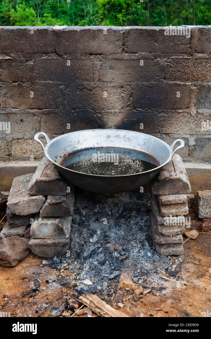 Cooking pots fire traditional hi-res stock photography and images - Alamy