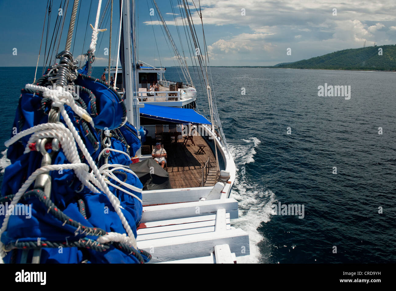 Sailing aboard the traditional Buginese sailing schooner "Ombak Putih ...