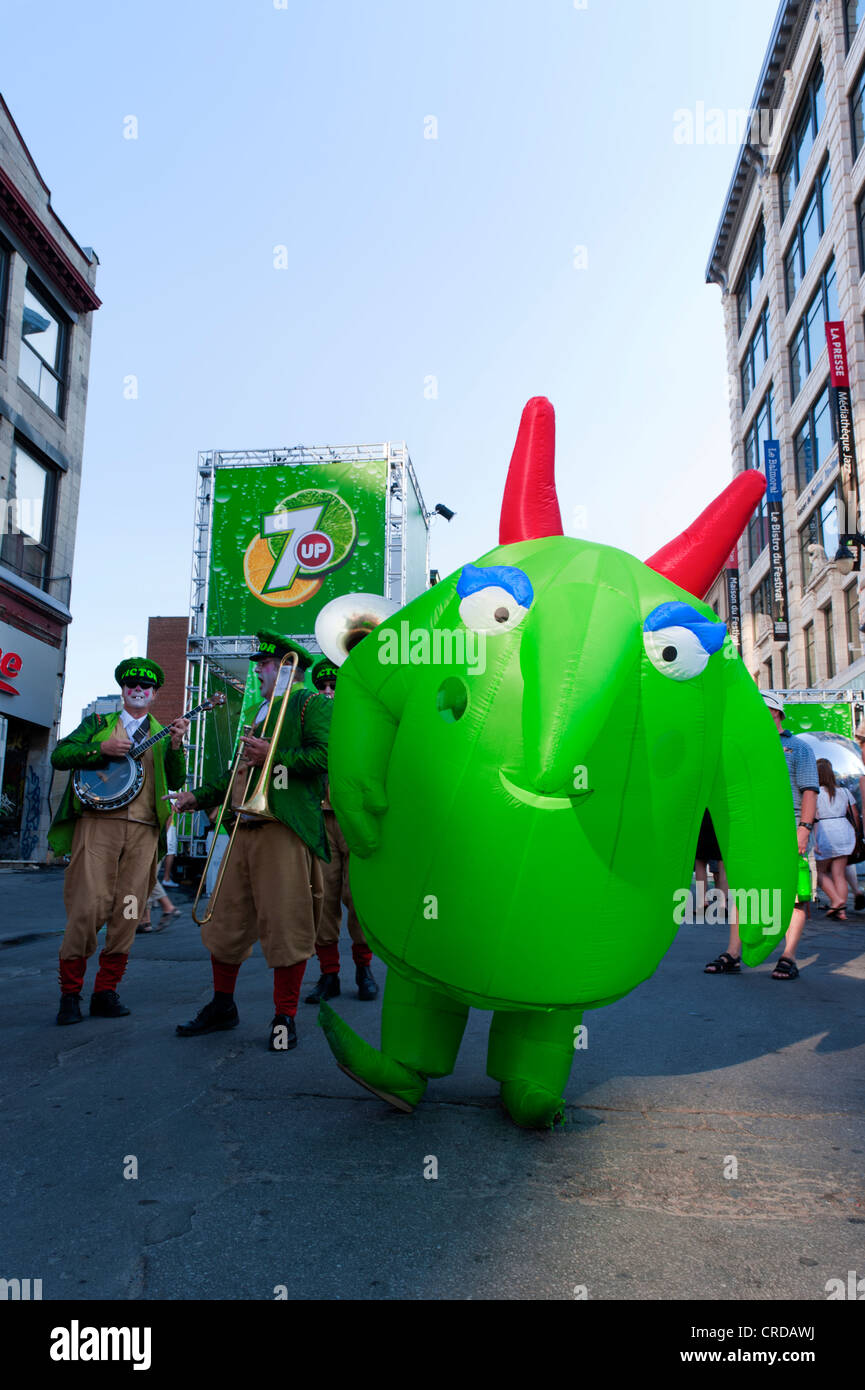 Walking mascot hi-res stock photography and images - Alamy