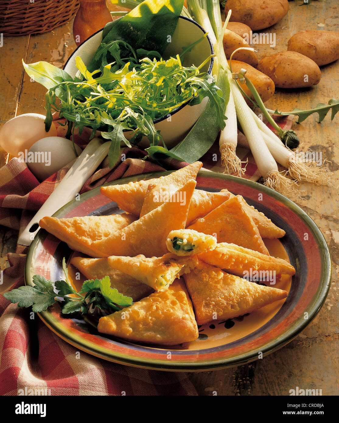 Fresh samosas hi-res stock photography and images - Alamy