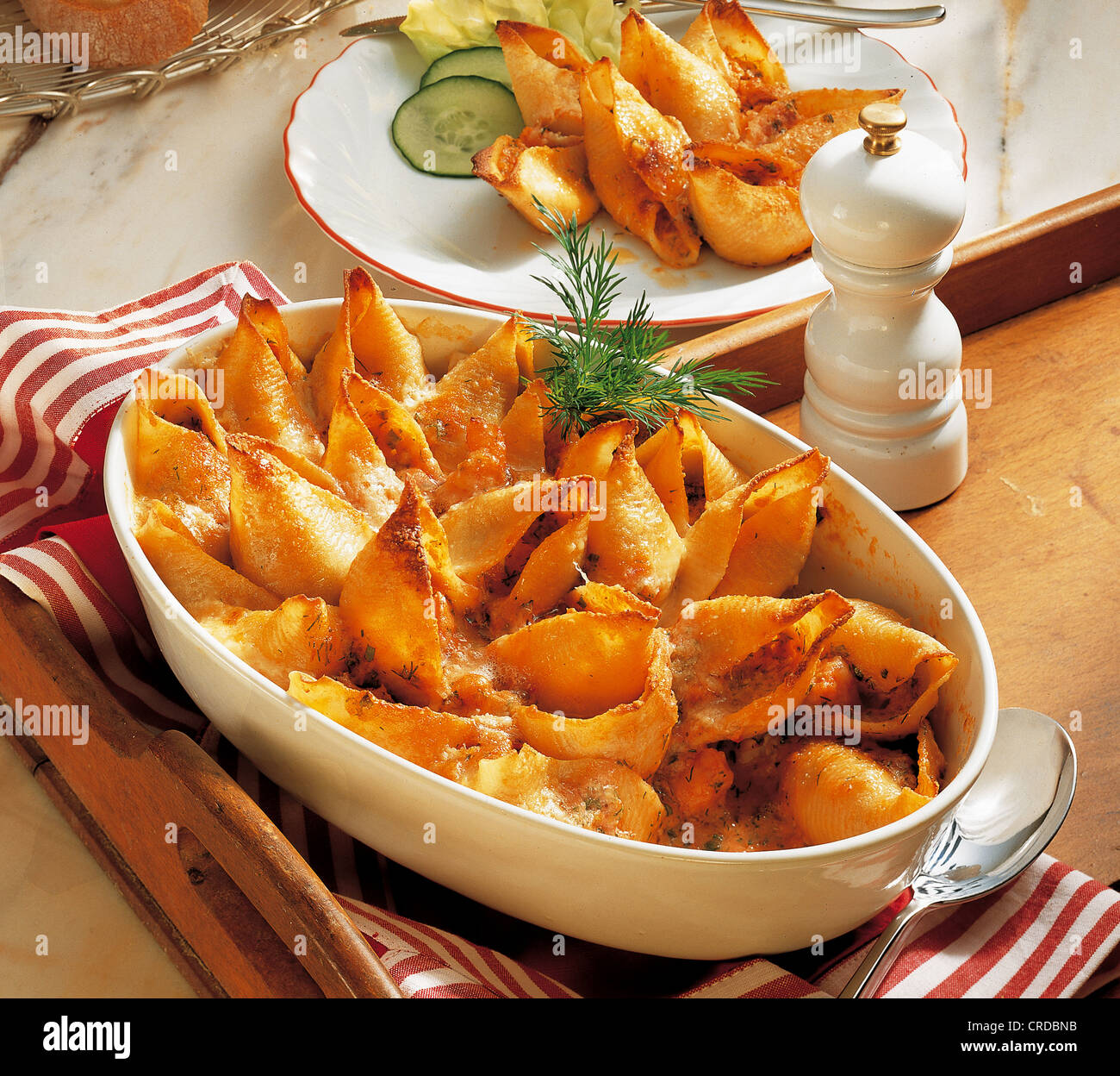 Conchiglioni with shrimps hi-res stock photography and images - Alamy