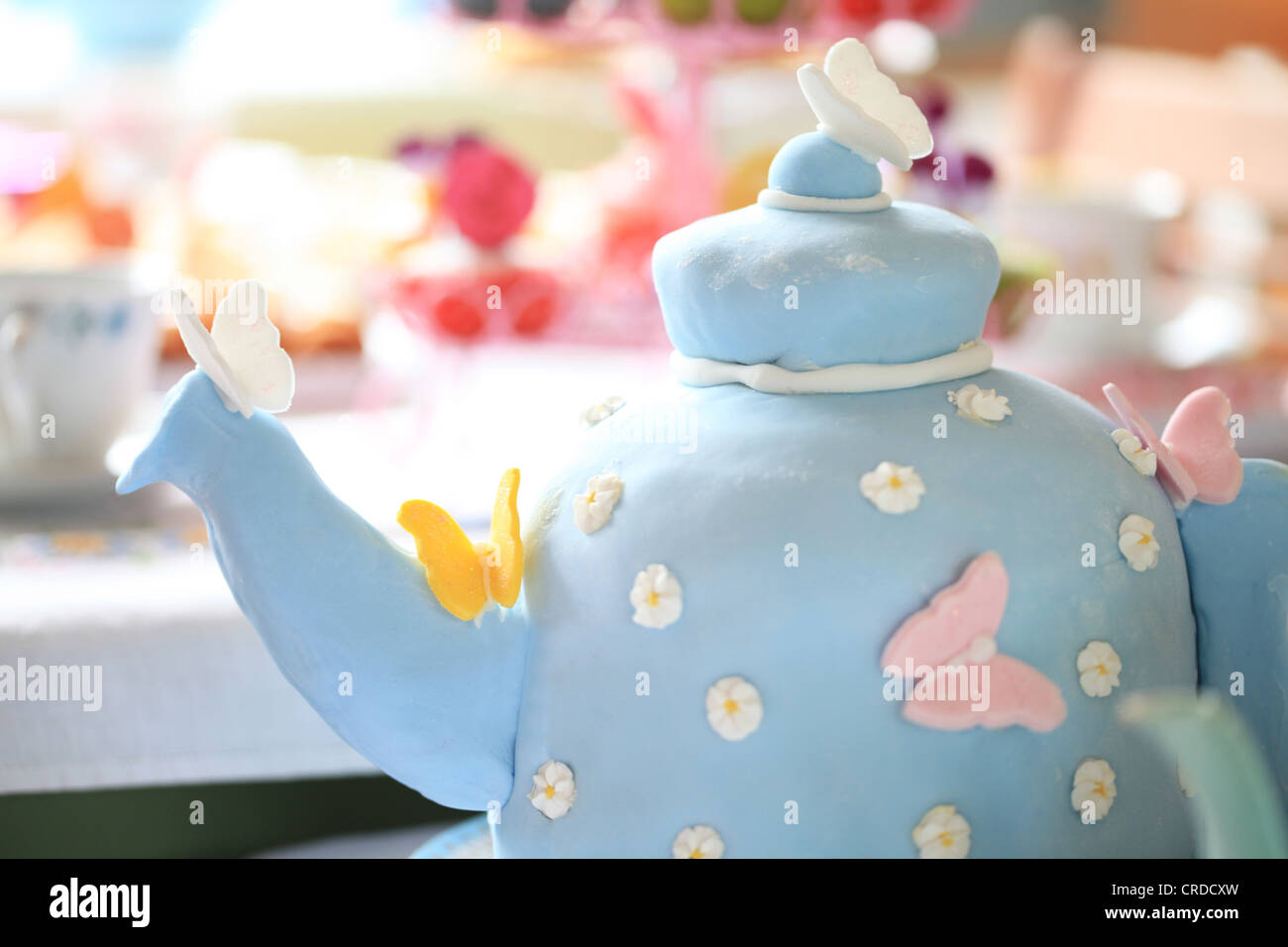 Tea pot birthday cake for a children's party Stock Photo - Alamy