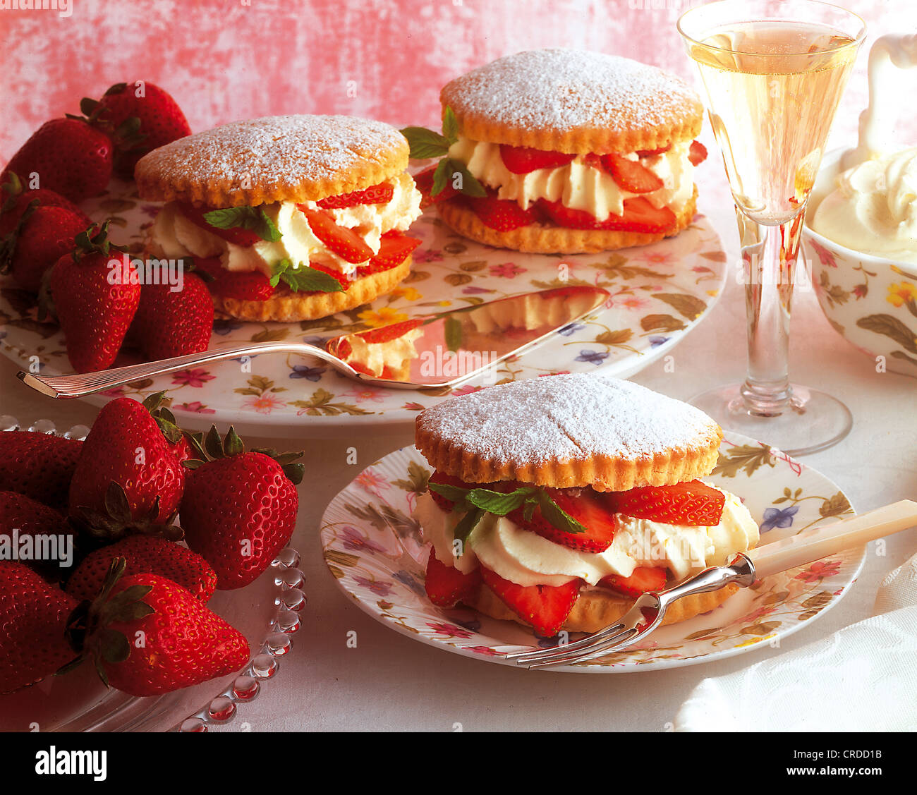 Strawberry tartlet cream baking hi-res stock photography and images - Alamy