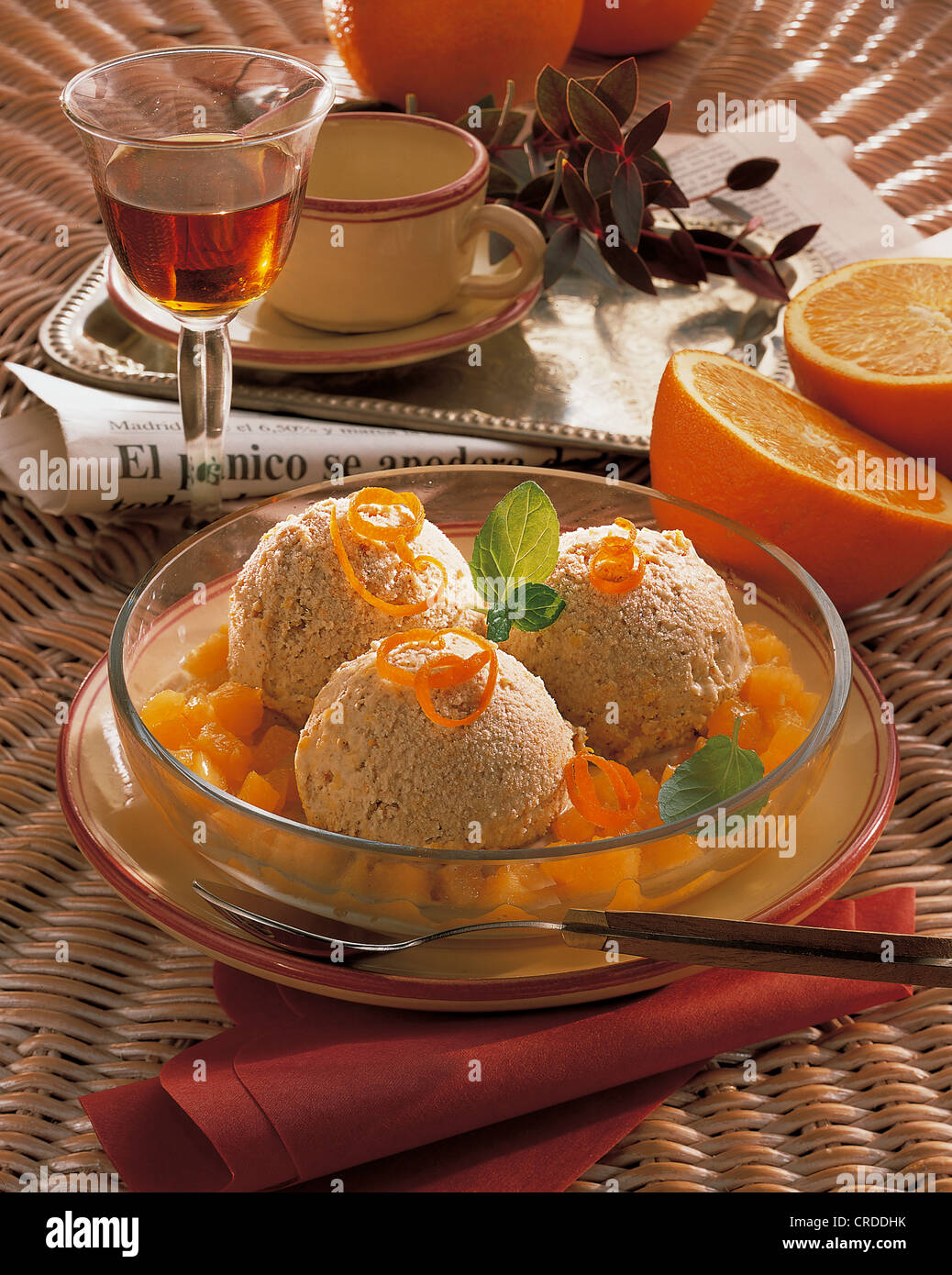 Almond ice cream scoop hi-res stock photography and images - Alamy